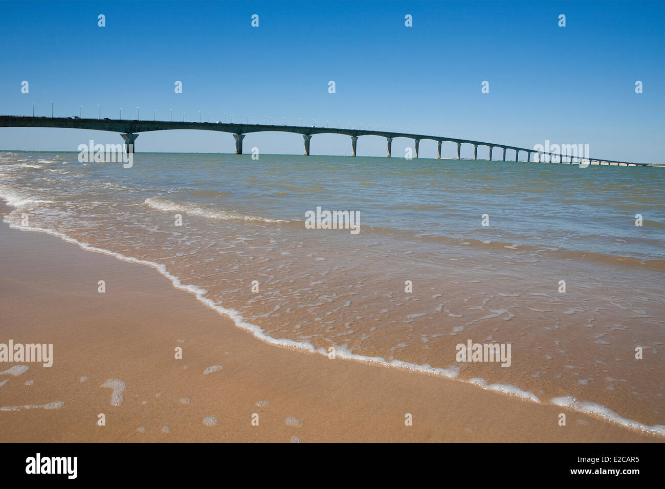 France, Charente Maritime, Ile de Re, Rivedoux Plage, the bridge across ...