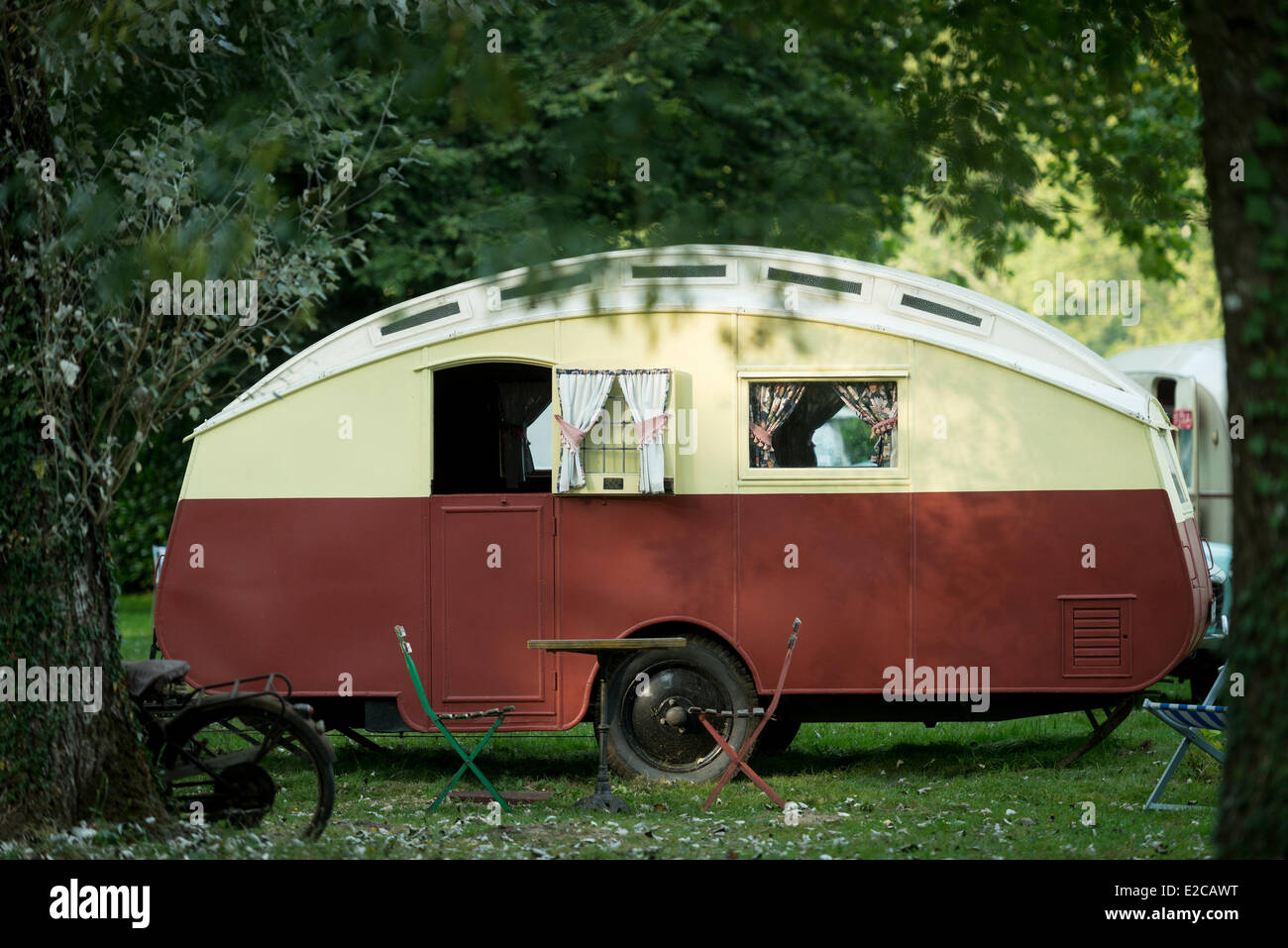 France, Morbihan, Le Roc Saint Andre, old caravan Winchester of 1934 in ...