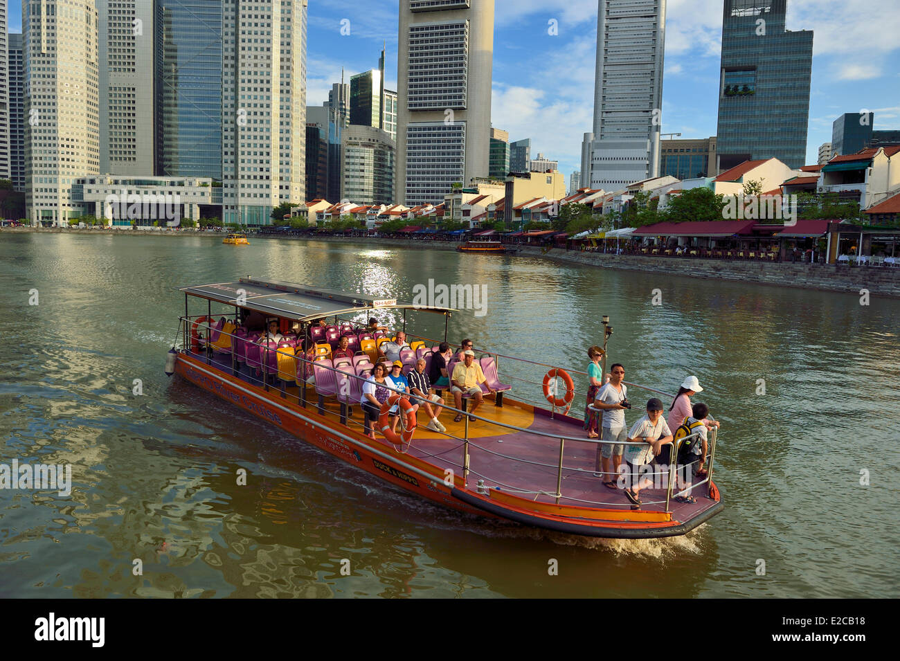 Singapore, Boat Quay and the business district Stock Photo - Alamy