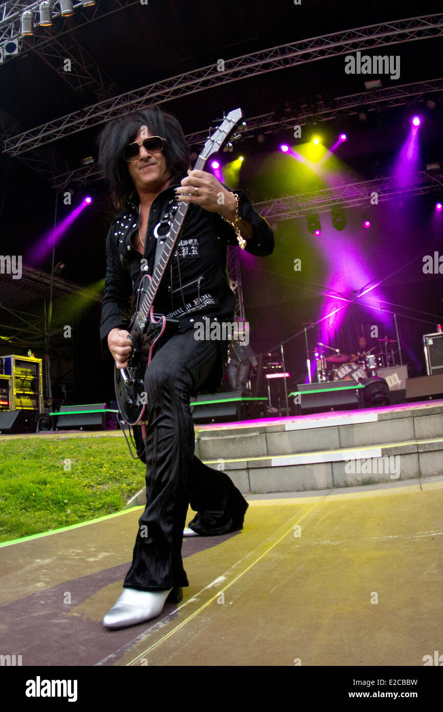 Steve stevens guitarist hi-res stock photography and images - Alamy