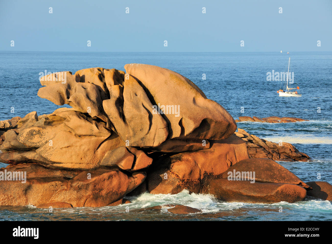 France, Cotes d'Armor, Cote de Granit Rose (Pink Granite Coast ...