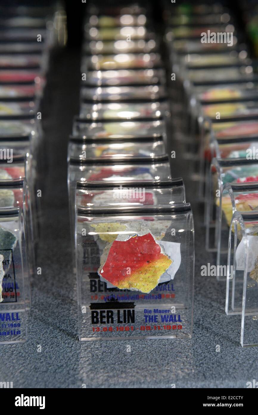 Germany, Berlin, fragments of the Berlin Wall selling as souvenirs ...