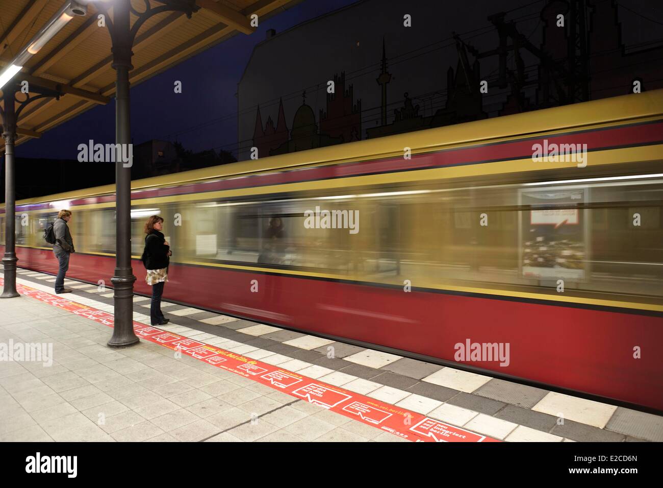 Germany, Berlin, subway platform Stock Photo - Alamy