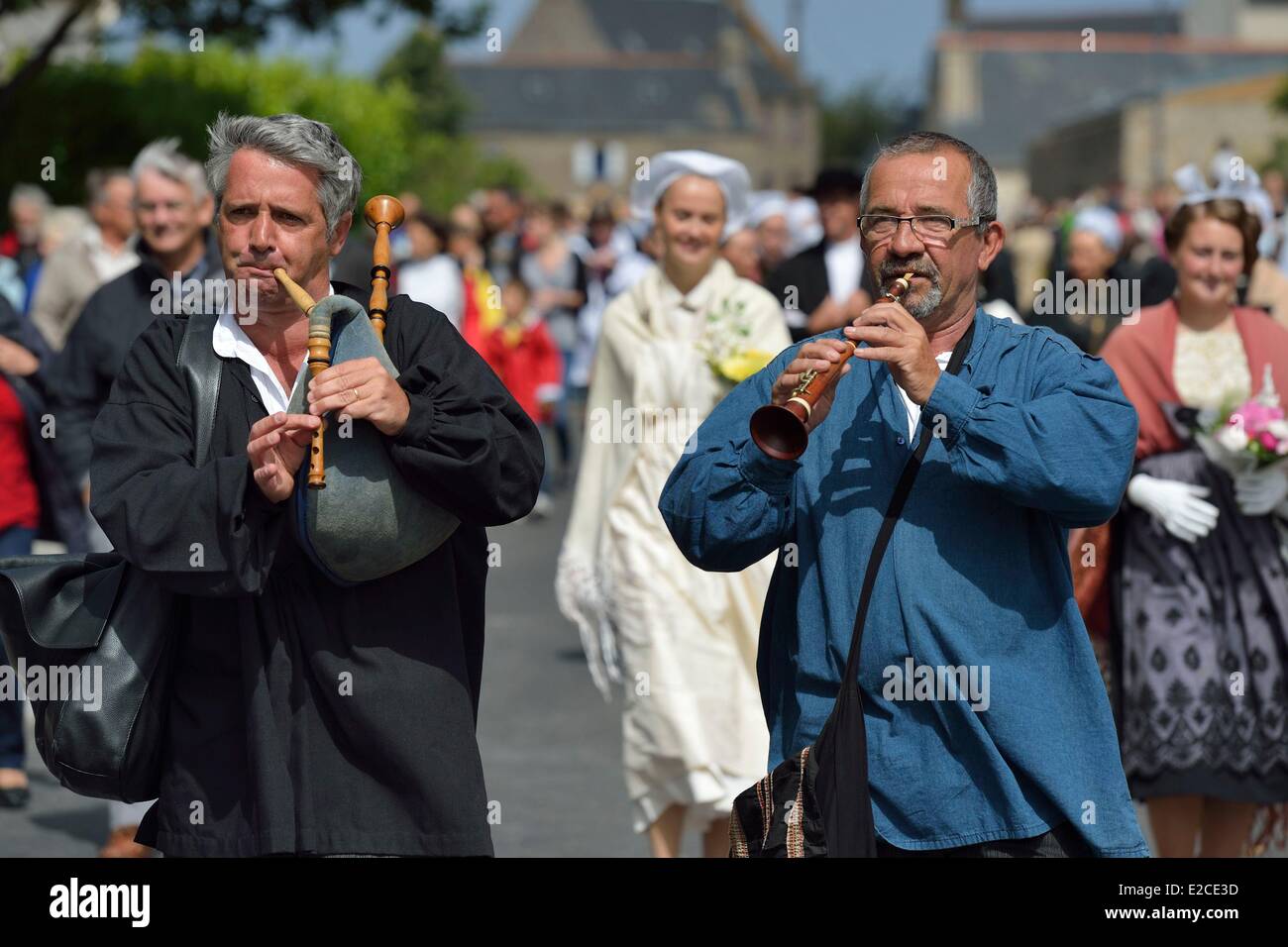 Traditional breton outfit hi-res stock photography and images - Alamy