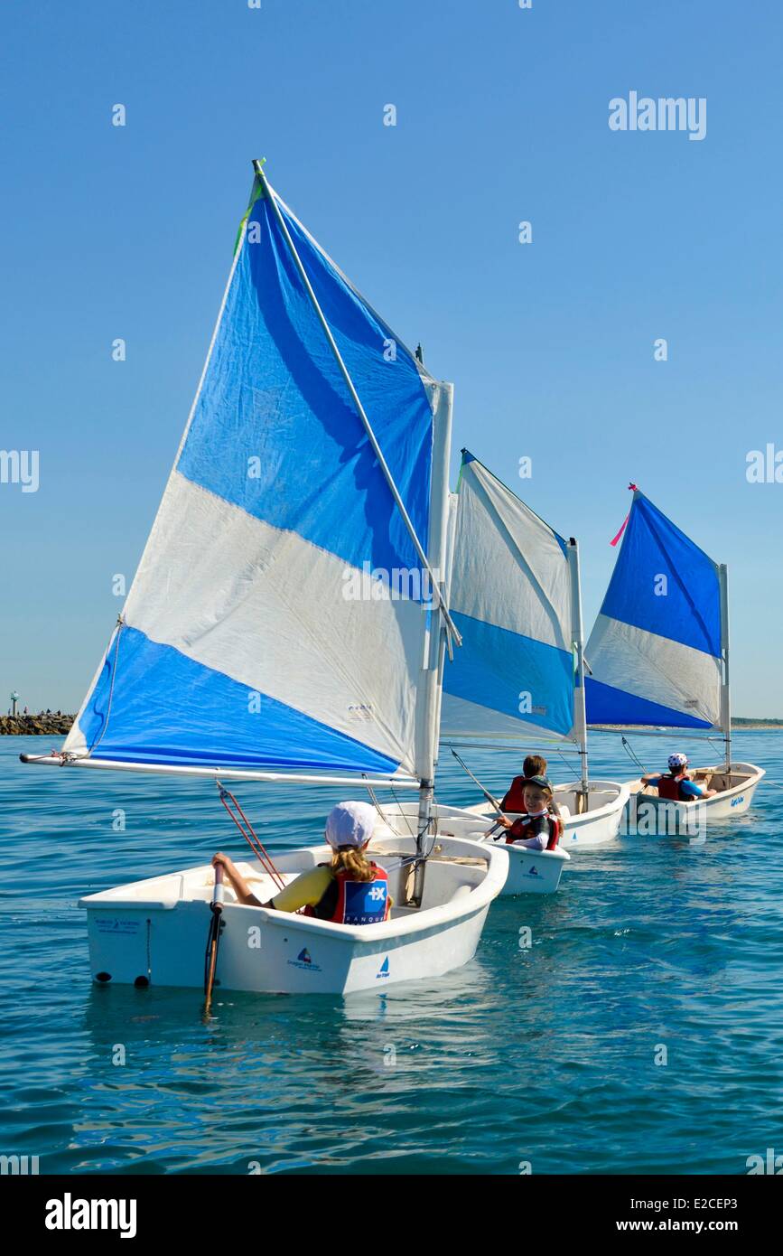 Small sailboats on the sea hi-res stock photography and images - Alamy