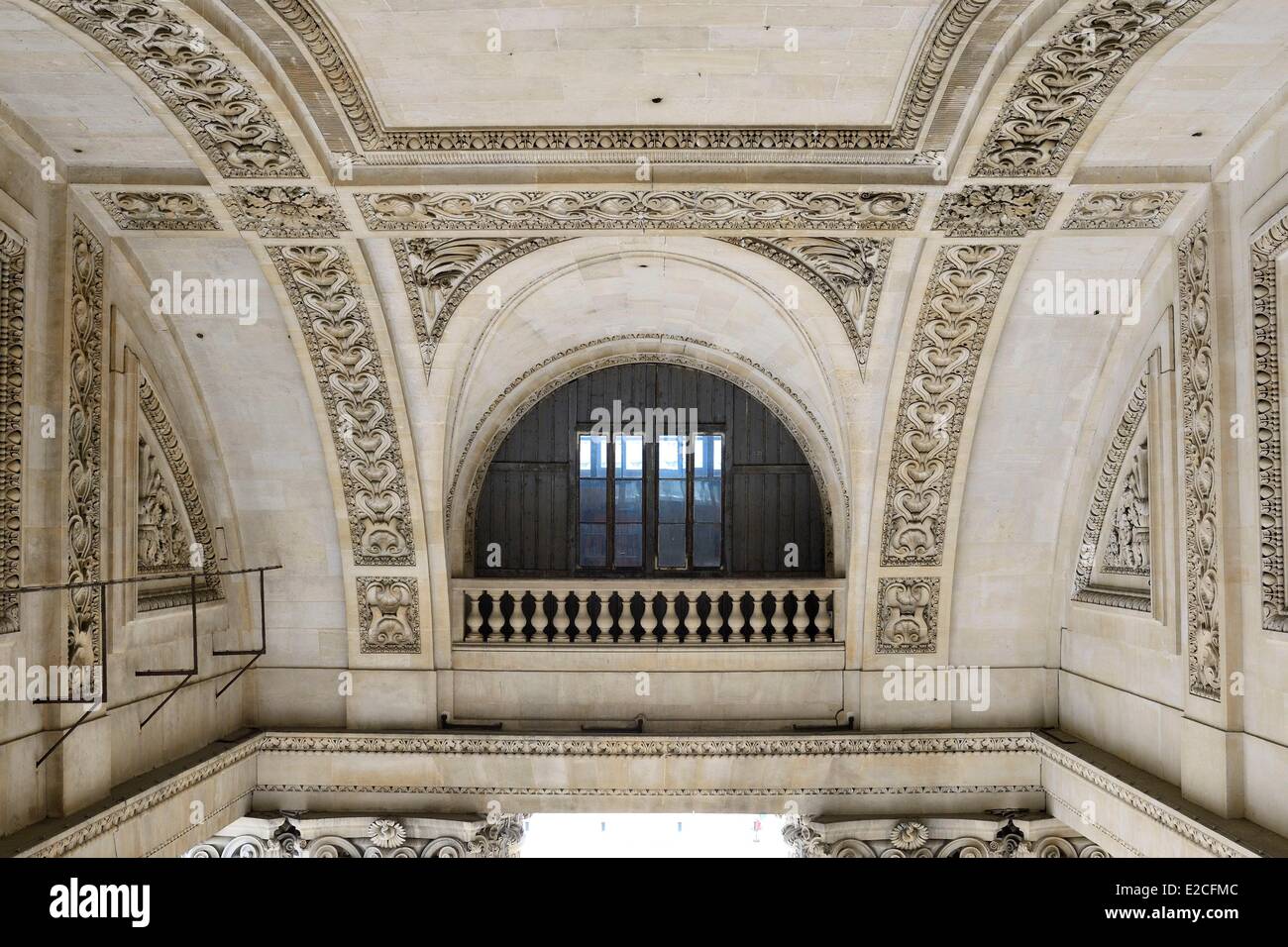 Triangular pediment hi-res stock photography and images - Alamy