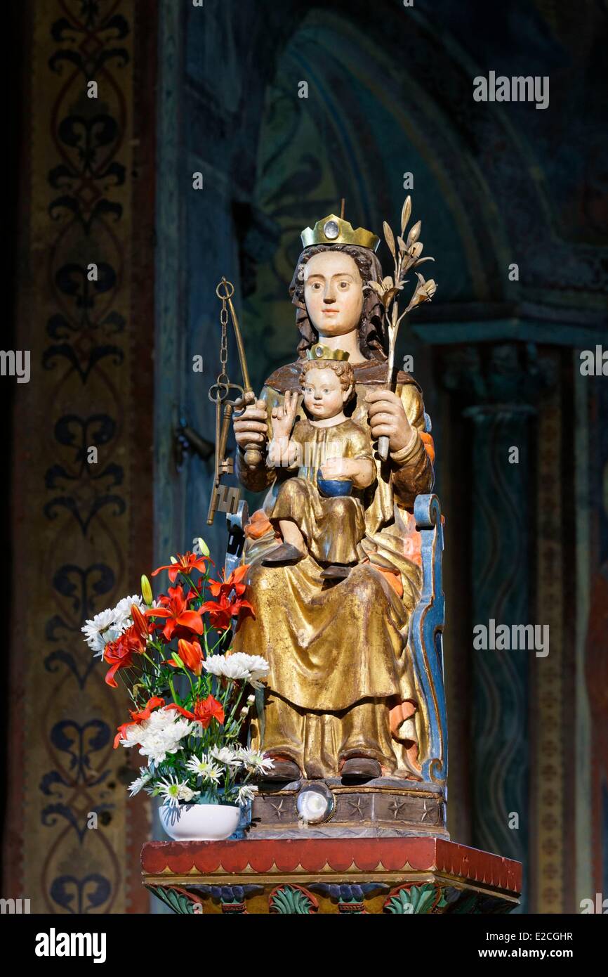 Notre dame statue hi-res stock photography and images - Alamy