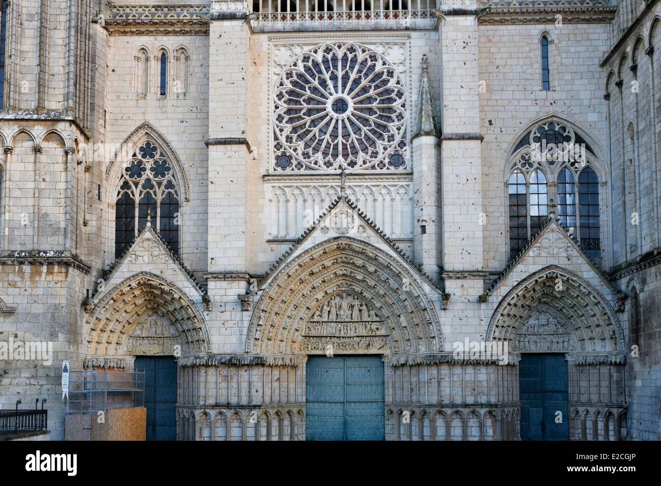 France, Vienne, Poitiers, Saint Pierre cathedrale, west great door ...