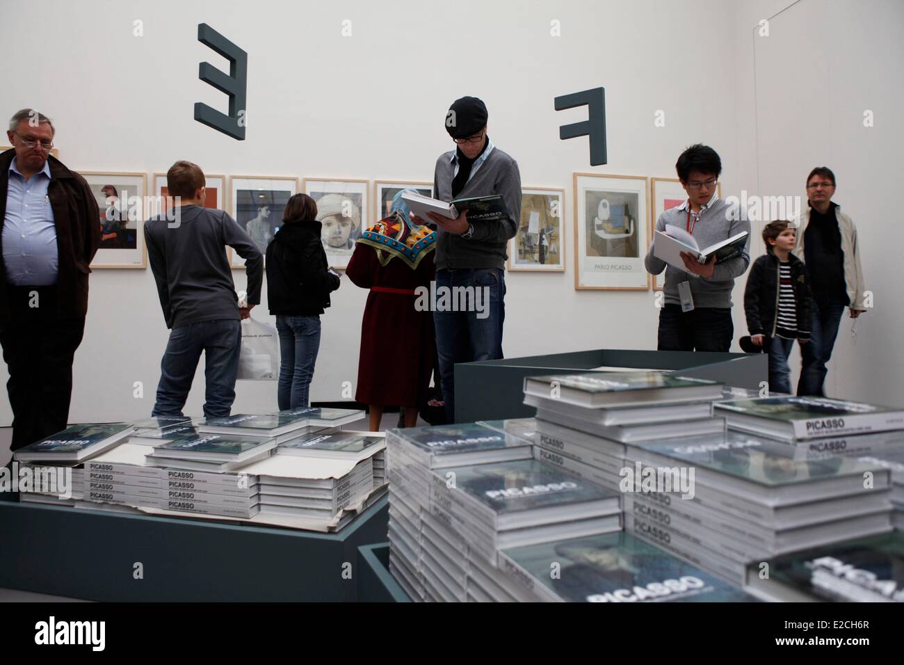 Kunsthaus zurich museum art hi-res stock photography and images - Alamy Kunsthaus zurich museum art hi-res stock photography and images - Alamy