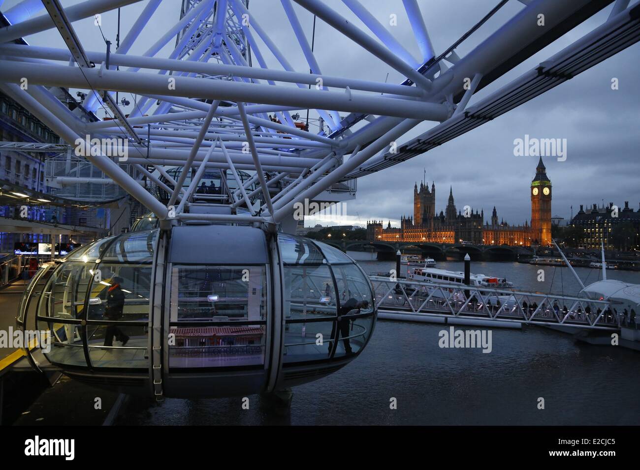United Kingdom, London, the London Big Eye built in 2000, 135m at top ...