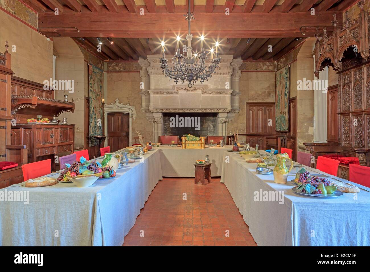 Medieval castle dining room hi-res stock photography and images - Alamy