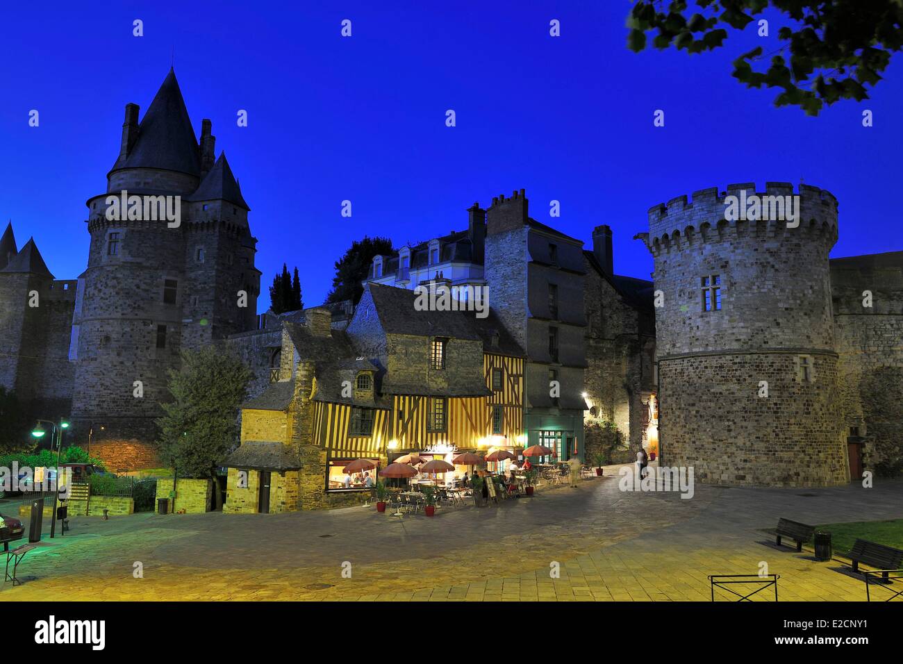 France Ille et Vilaine Vitre stop on the way to Compostela the castle ...