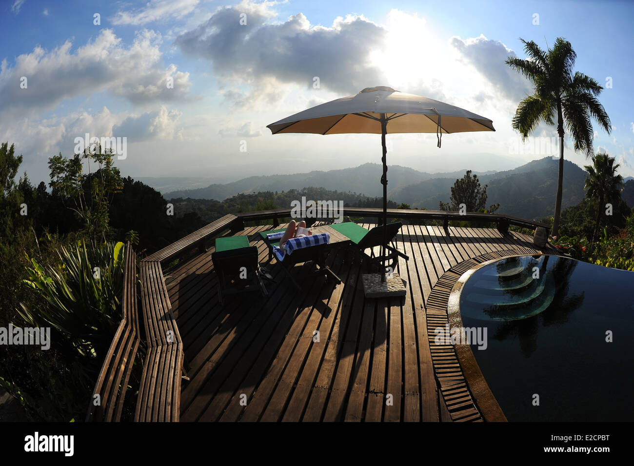 Infinity pool mountains hi-res stock photography and images - Alamy