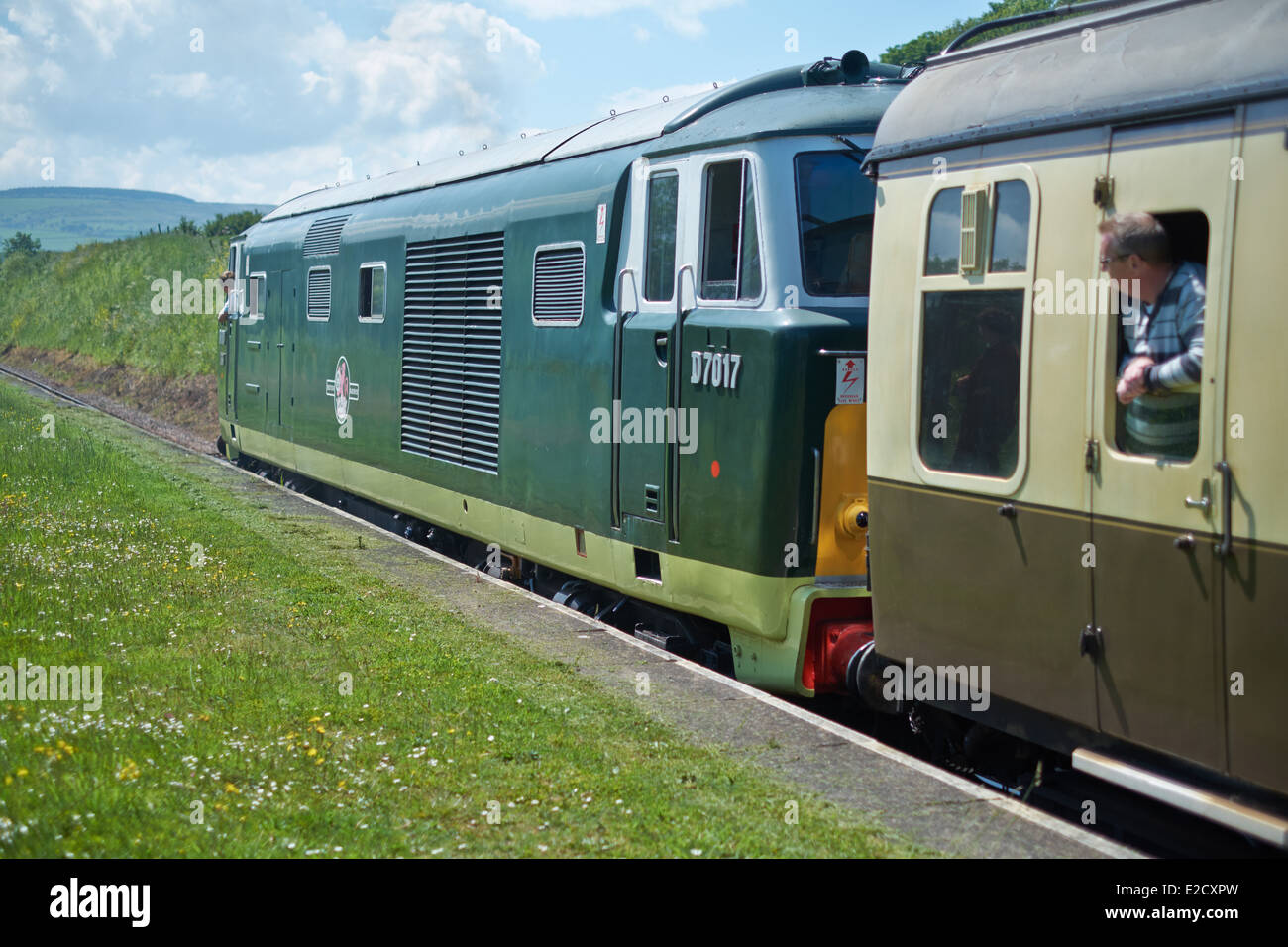Hymek diesel locomotive and carriage Stock Photo - Alamy