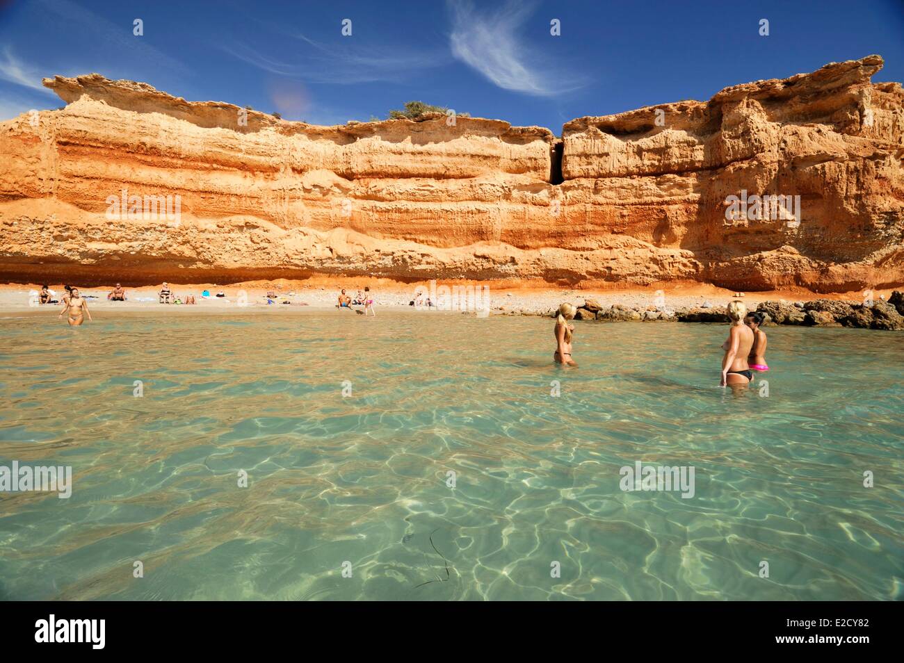 Red cliff beach hi-res stock photography and images - Alamy