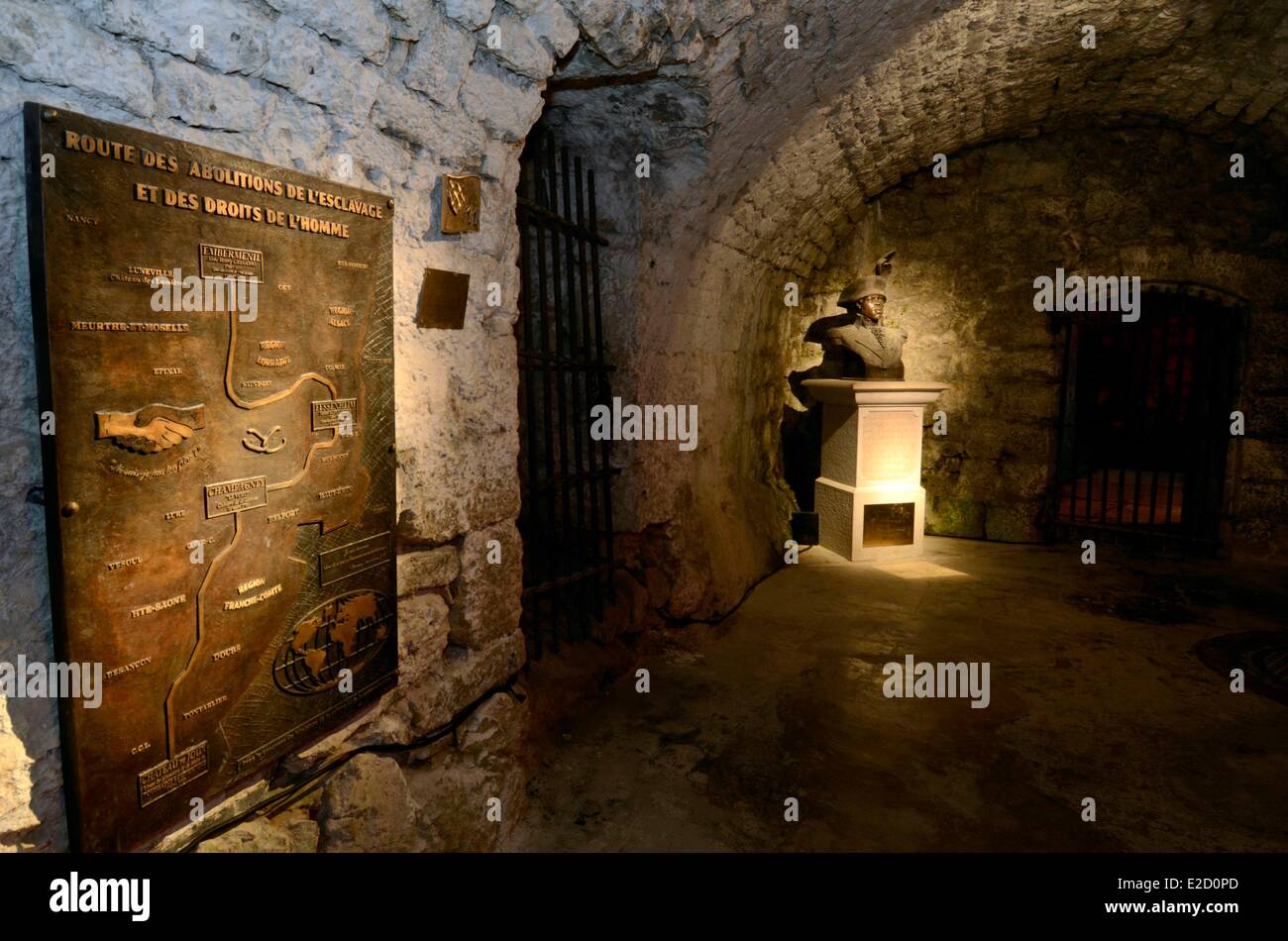 Medieval dungeon castle cell hi-res stock photography and images - Alamy