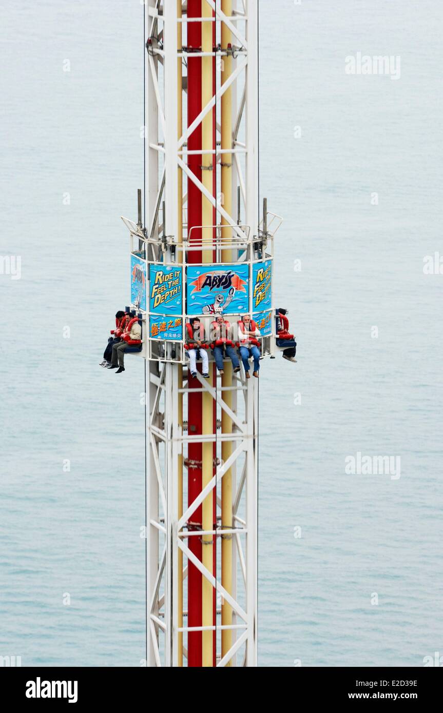 Man falling pylon hi-res stock photography and images - Alamy