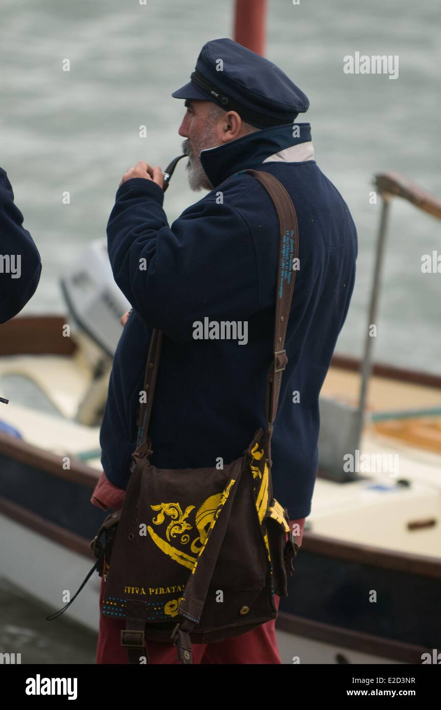 Old sailor pipe hi-res stock photography and images - Alamy