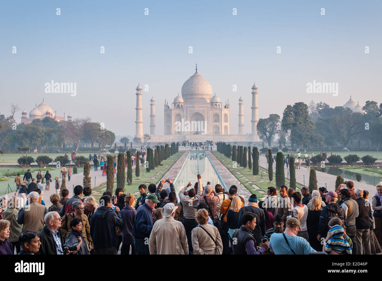 Crowded dawn at Taj Mahal Stock Photo - Alamy