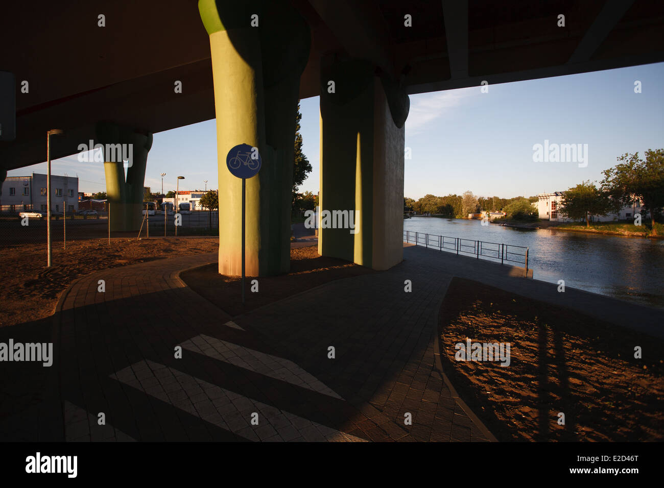 The bicycle path underneath the newly built University bridge along the ...