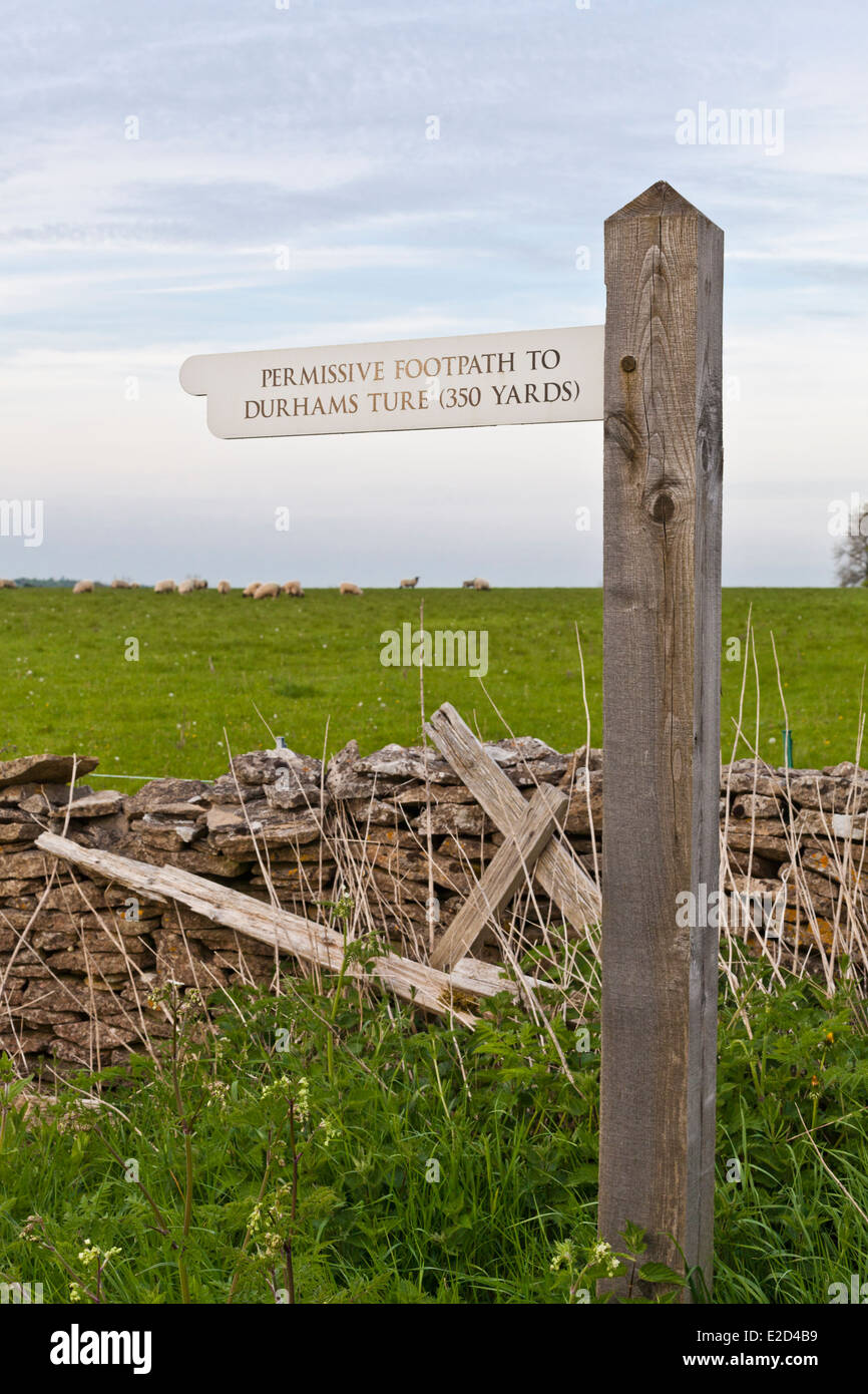 Permissive footpath sign hi-res stock photography and images - Alamy