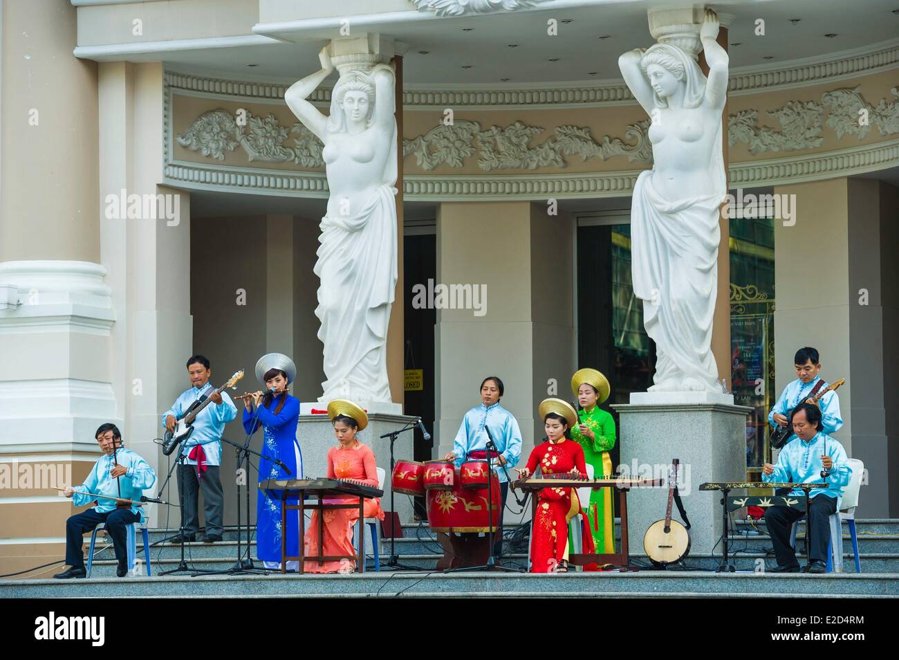 Vietnam concert hi-res stock photography and images - Alamy
