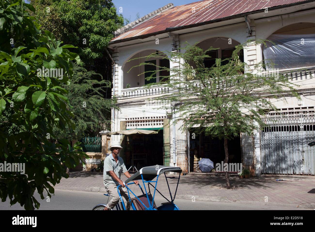 Cambodia Phnom Penh colonial house rickshaw Stock Photo - Alamy