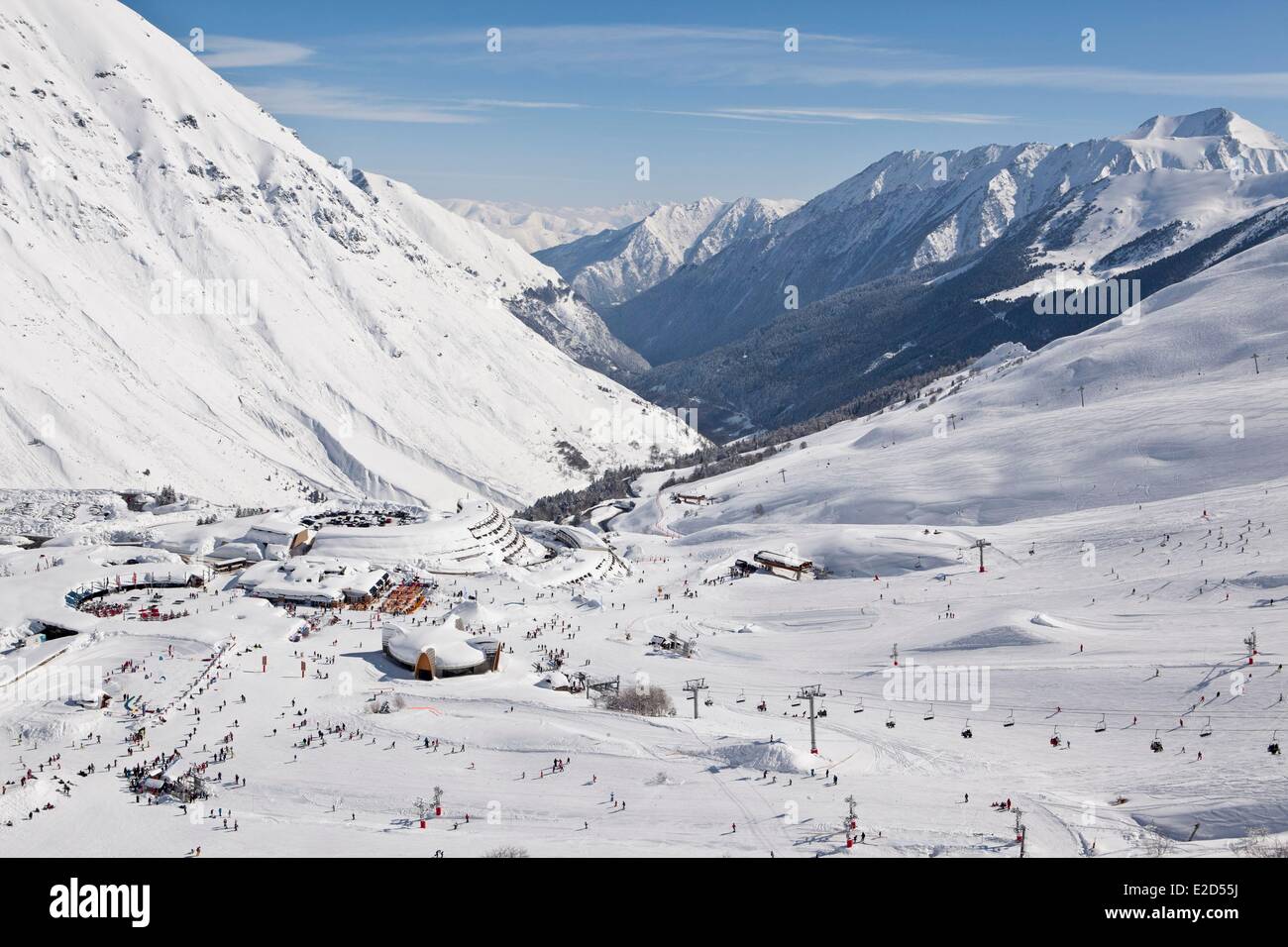 Altitude resort building hi-res stock photography and images - Alamy
