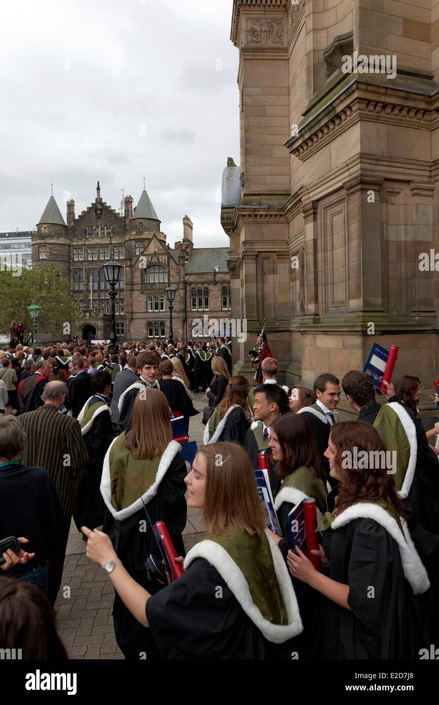 Graduation Edinburgh University High Resolution Stock Photography and ...