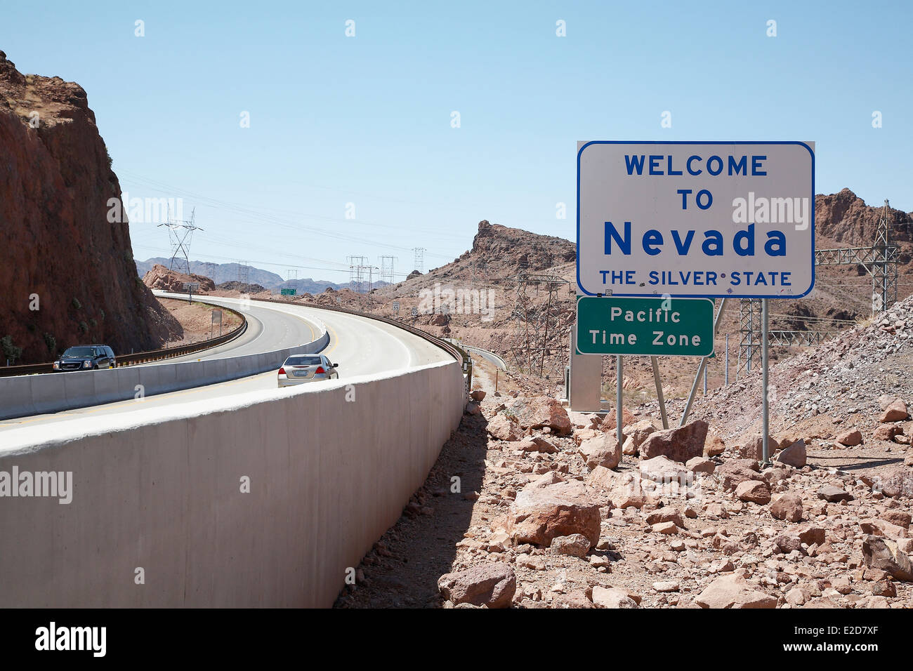 Welcome sign on bridge hi-res stock photography and images - Alamy