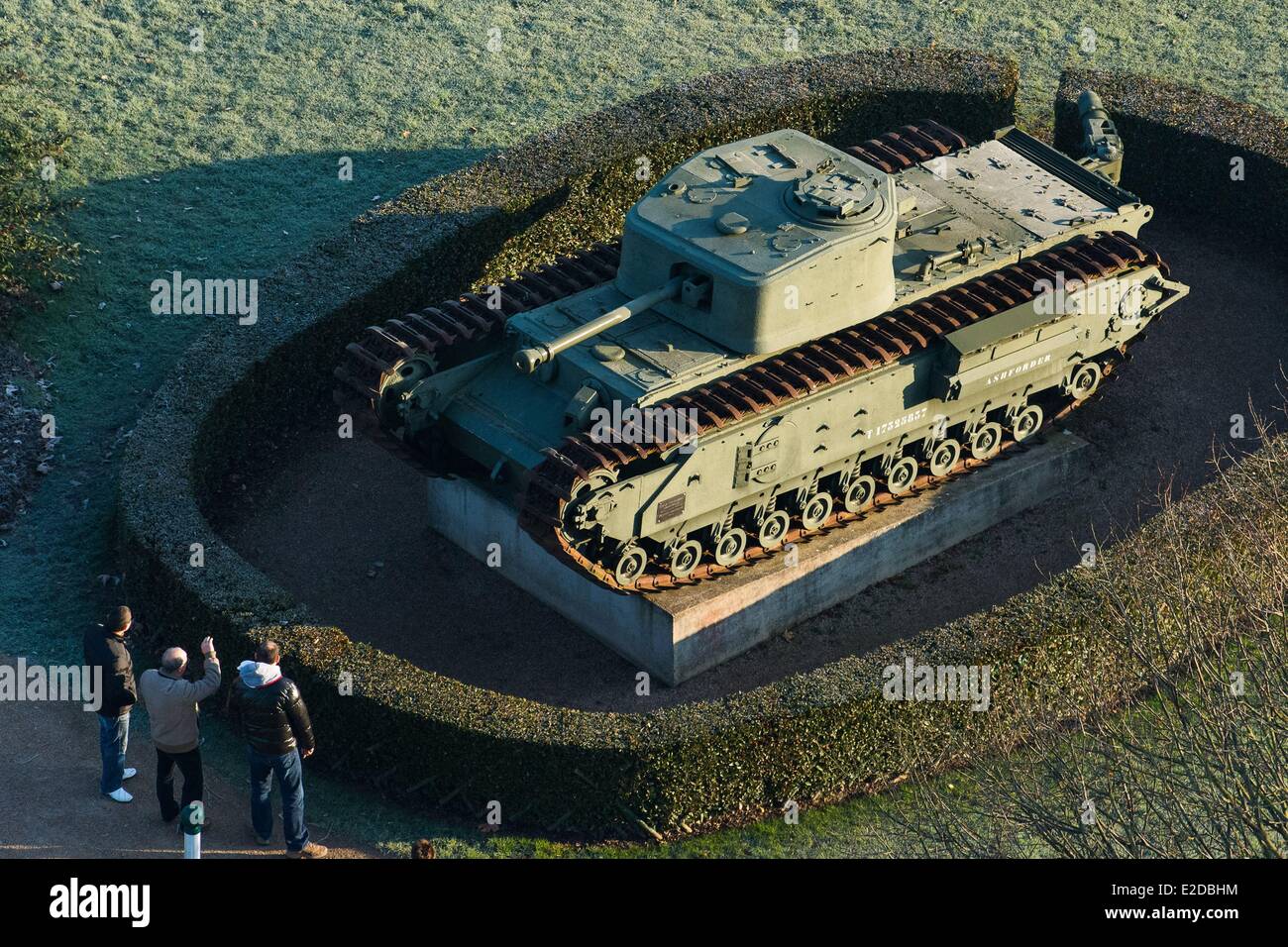 Churchill tank hi-res stock photography and images - Alamy