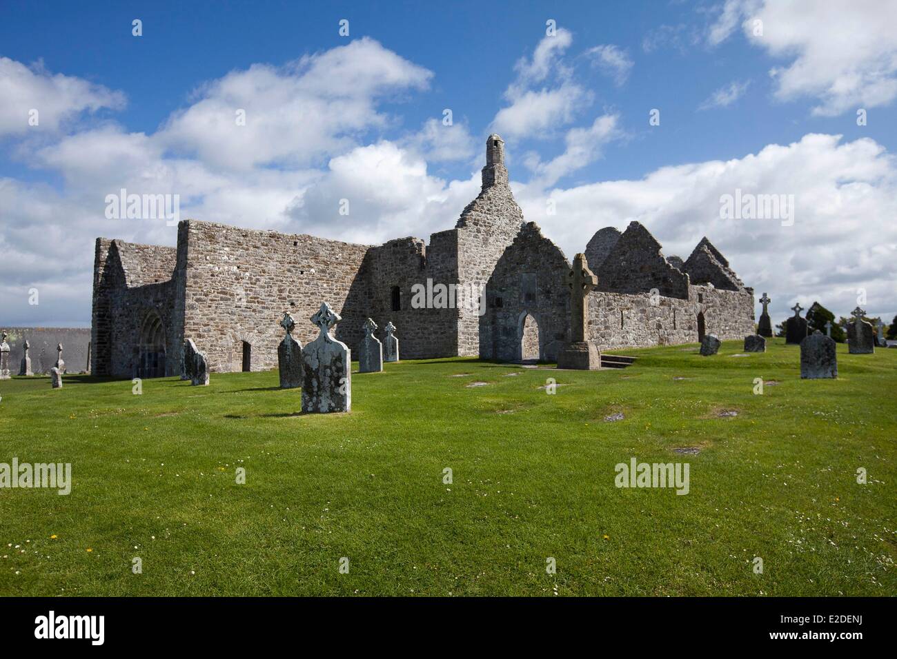 Ireland clonmacnoise cemetery hi-res stock photography and images - Alamy