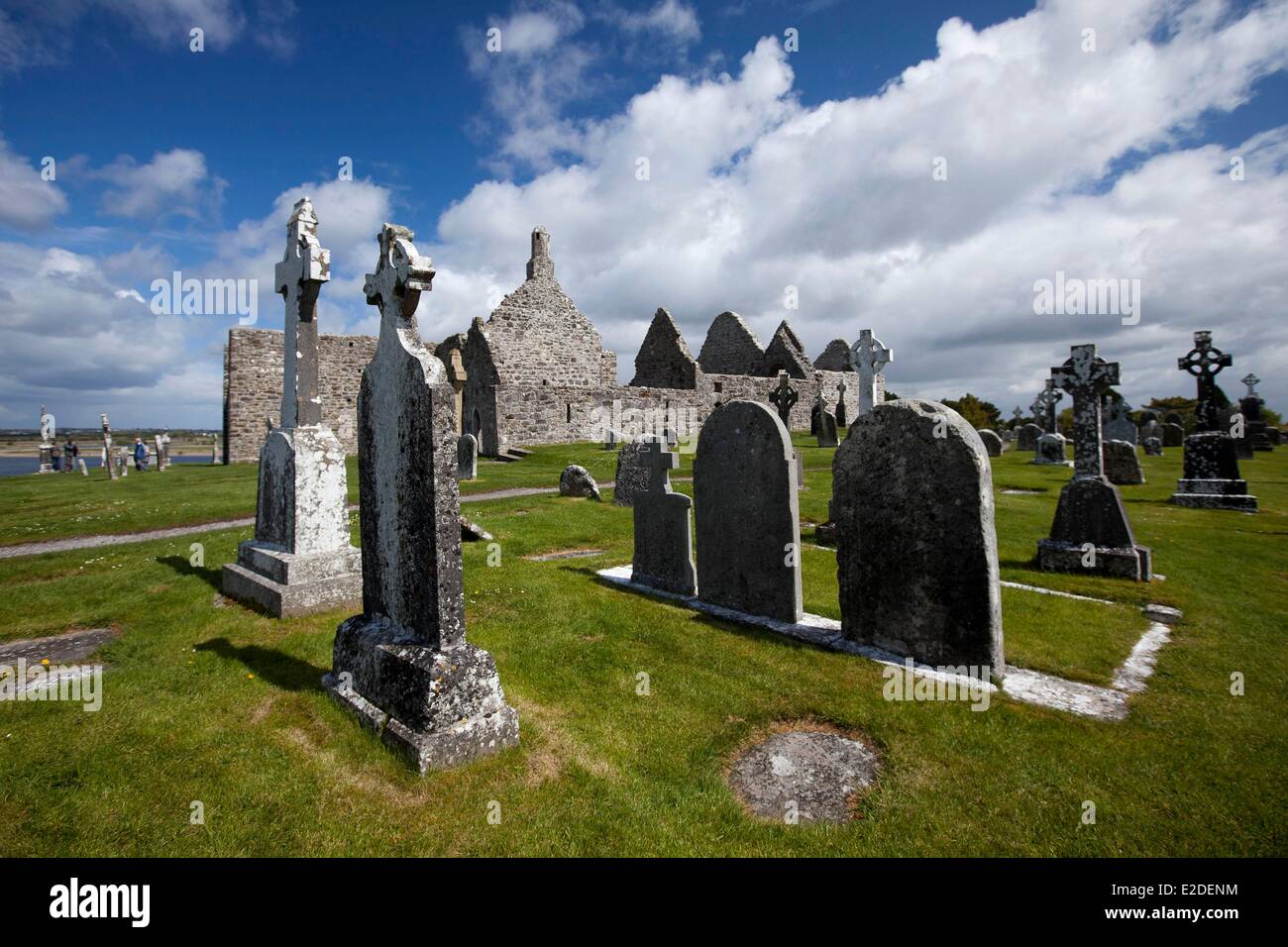 Ireland clonmacnoise cemetery hi-res stock photography and images - Alamy