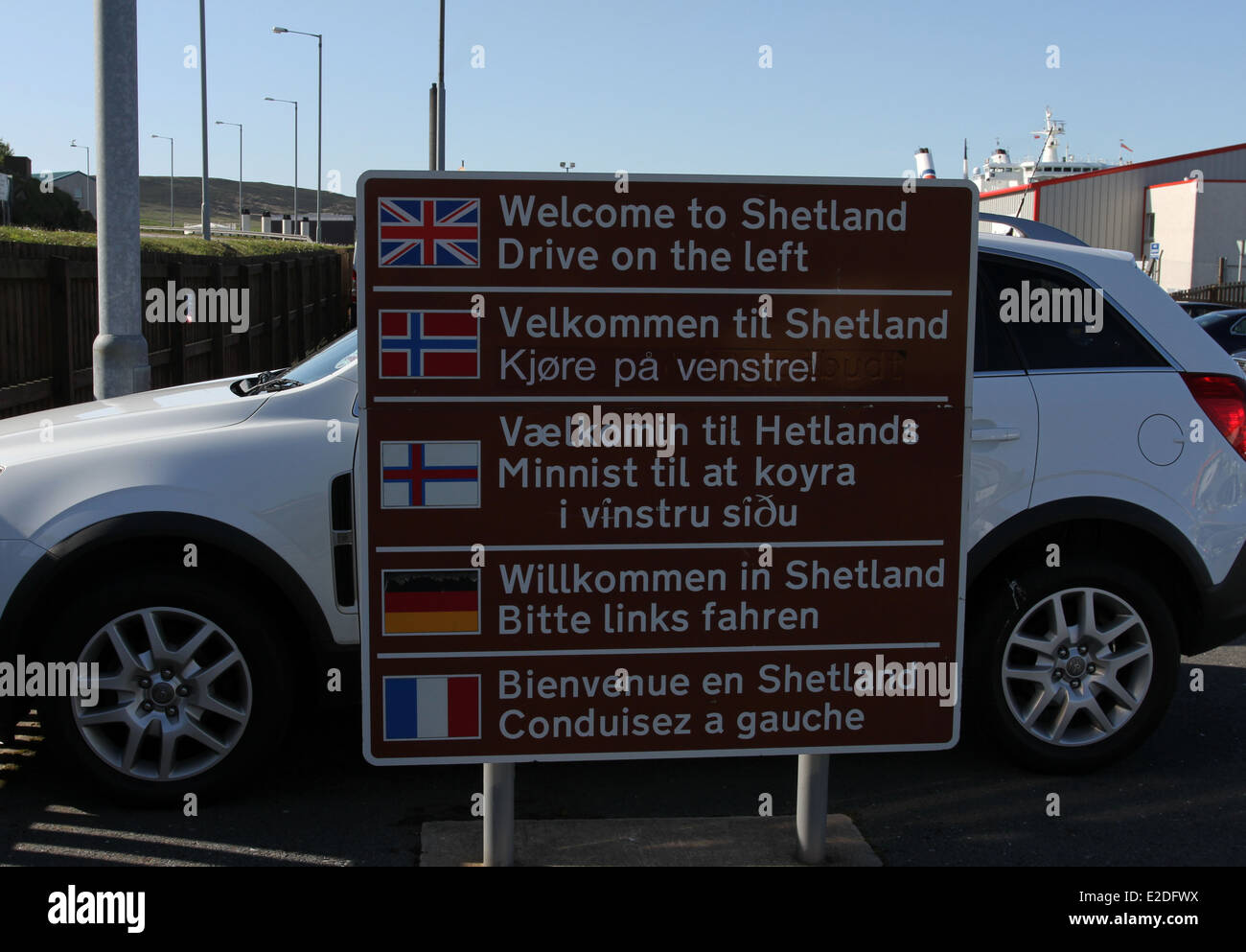 Multilingual welcome sign hi-res stock photography and images - Alamy