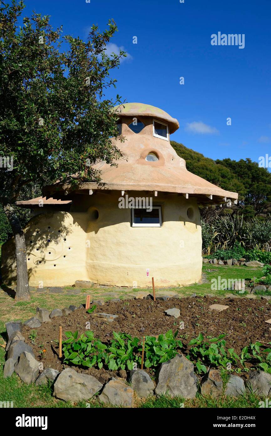 New Zealand North island Raglan Solscape Eco-Retreat overlooking the ...