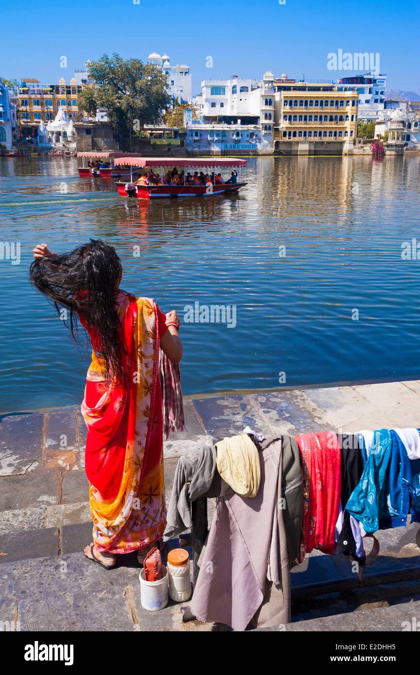 India Rajasthan State Udaipur Women Washing Clothes At The Naoghat On