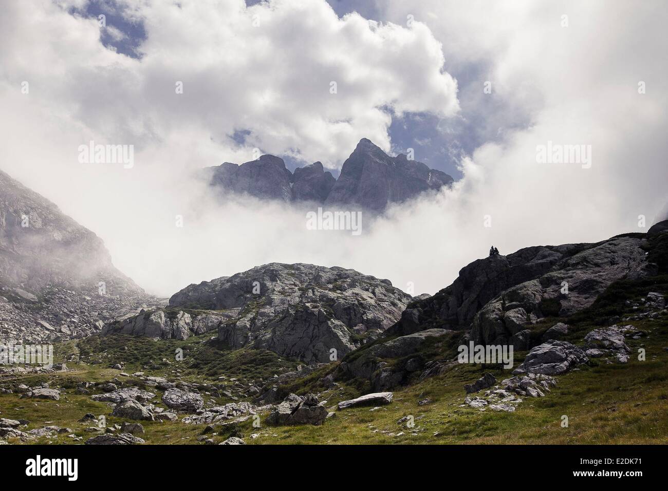 France, Hautes Pyrenees, Pyrenees National Park, GR10 grande randonnee ...