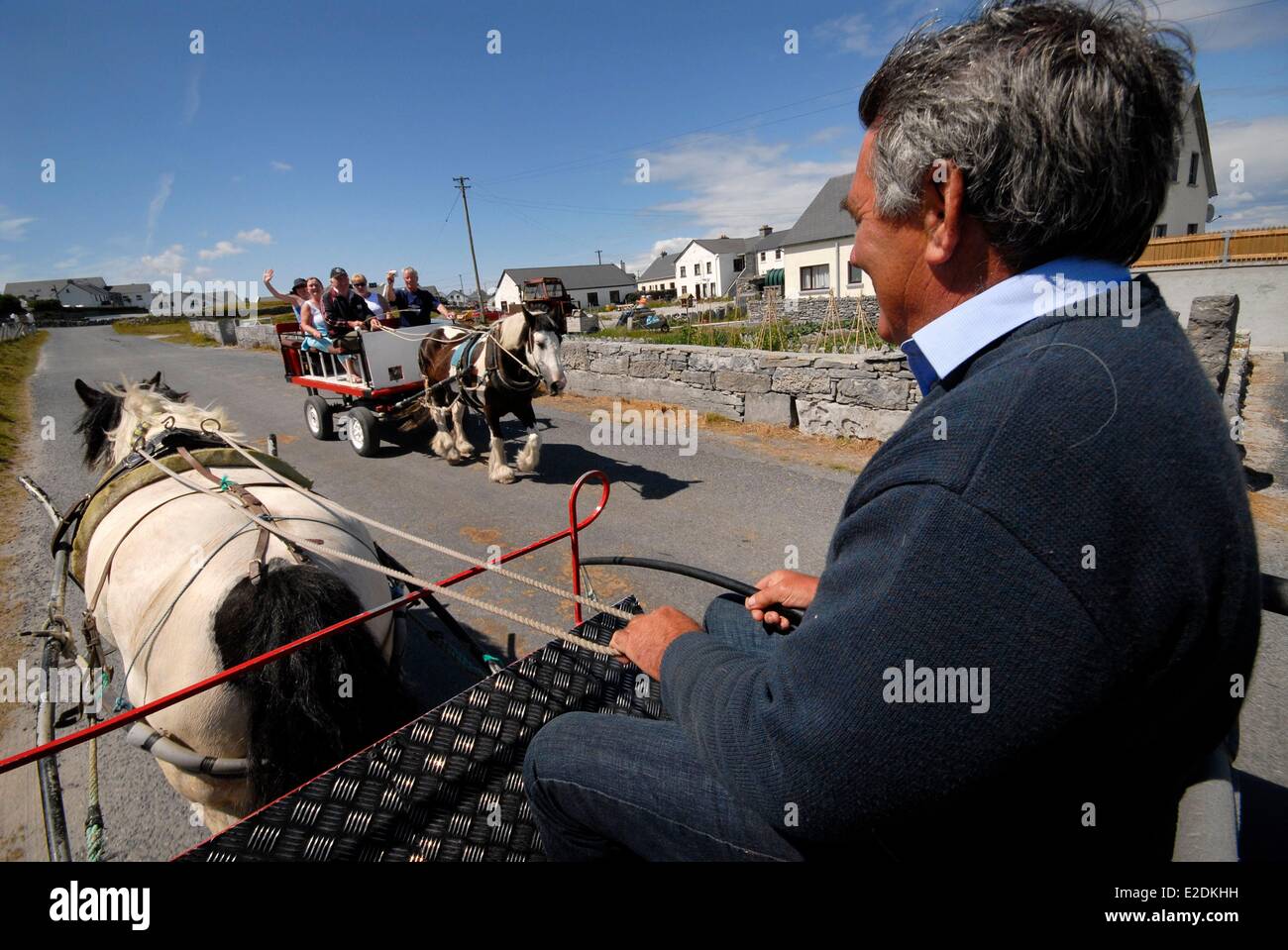 Ireland horse carriage hi-res stock photography and images - Alamy
