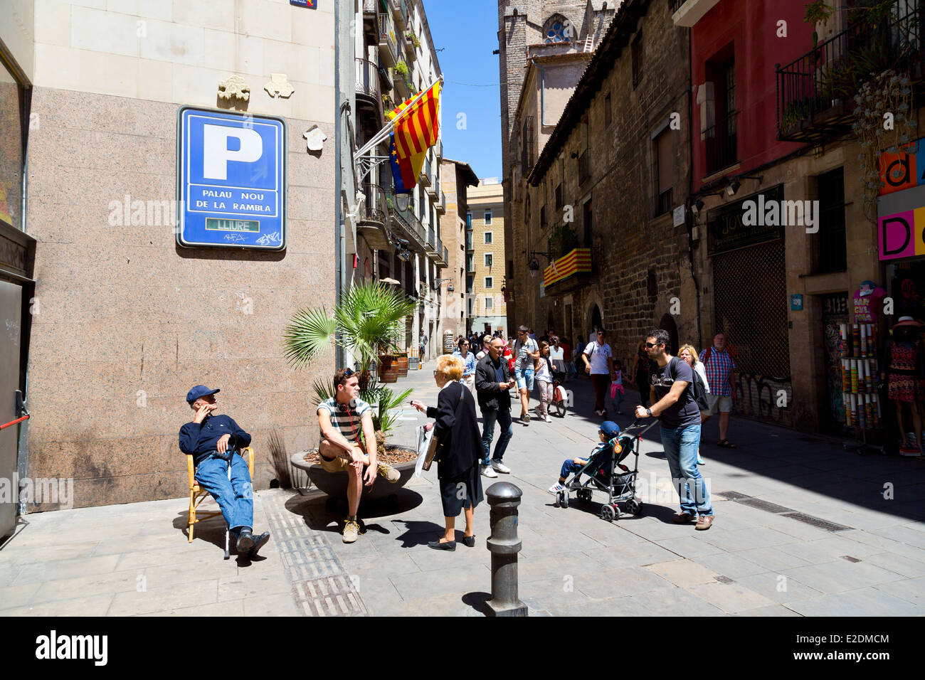Street Life in the old Town of Barcelona, Spain Stock Photo - Alamy