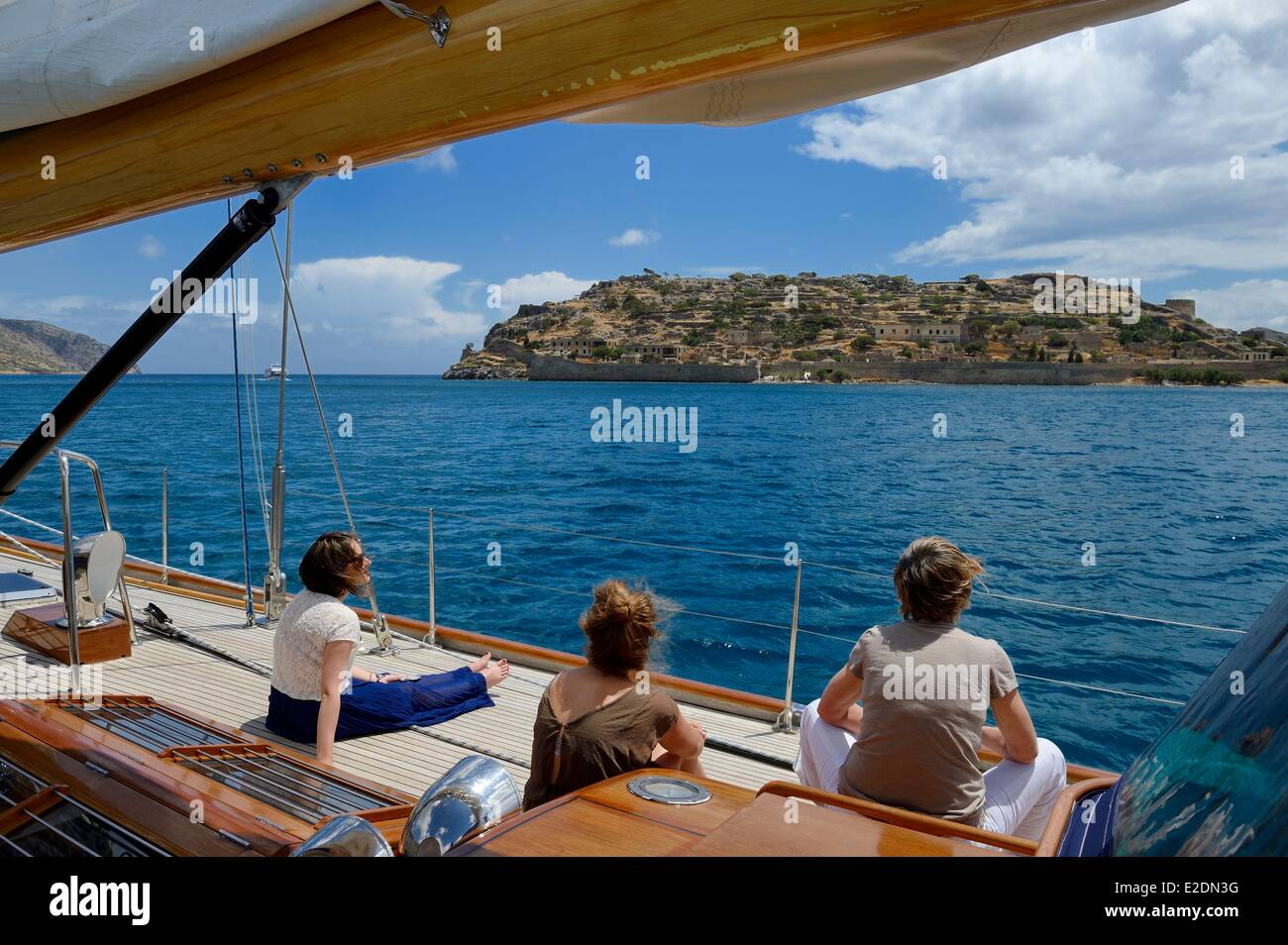 Crete woman hi-res stock photography and images - Alamy