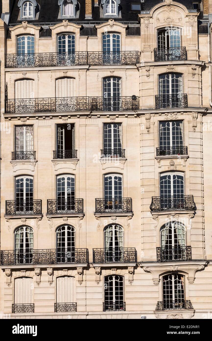 France paris haussmann building facade hi-res stock photography and ...