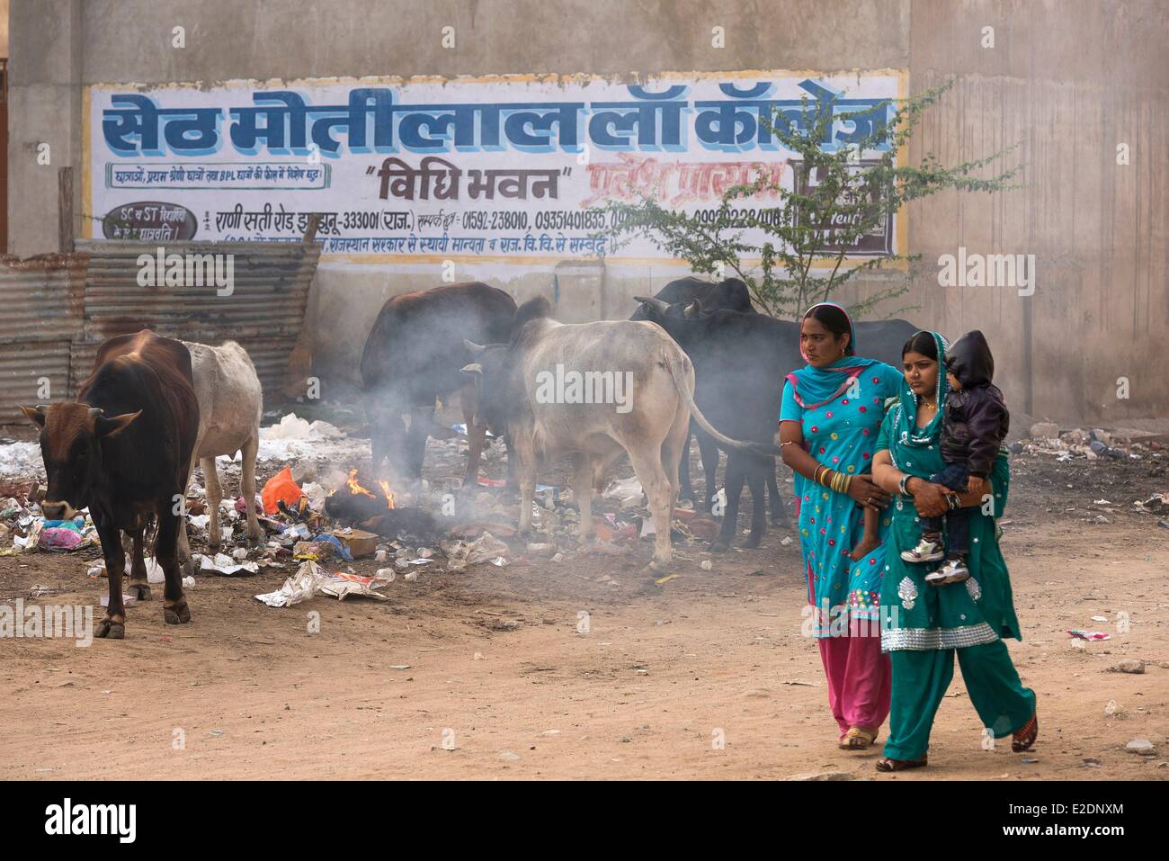 India people eating hi-res stock photography and images - Alamy