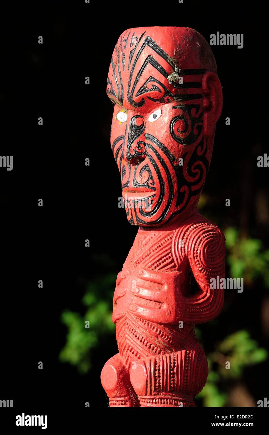 Maori statue hi-res stock photography and images - Alamy