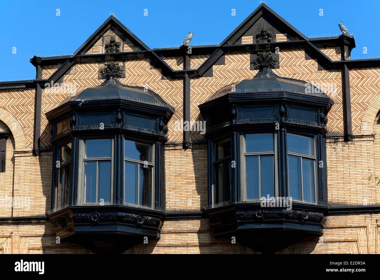 Bow windows architecture hi-res stock photography and images - Alamy