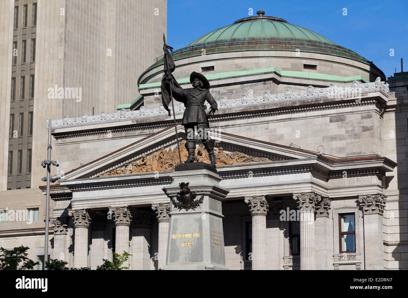 Montreal maisonneuve statue hi-res stock photography and images - Alamy