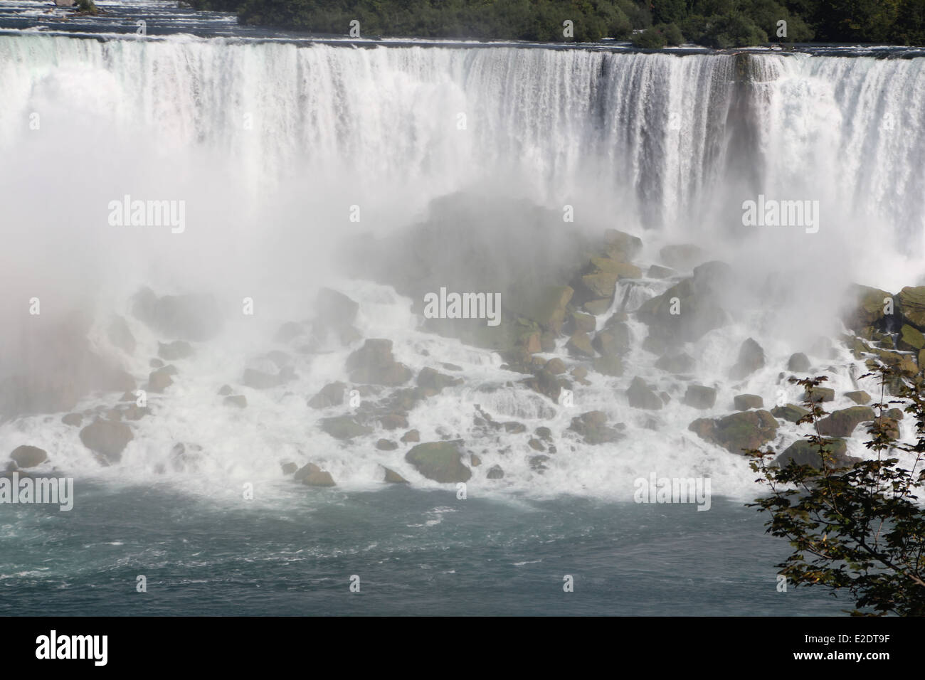 View of the American Falls from the Canadian side, water falling on ...