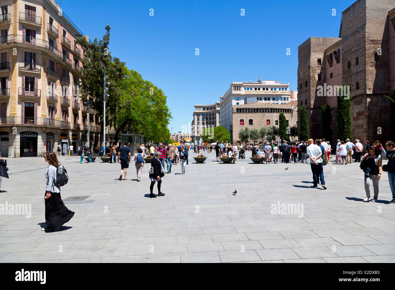 Typical barcelona square hi-res stock photography and images - Alamy