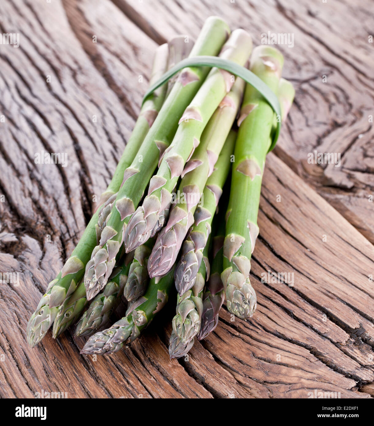 Bunch of asparagus hi-res stock photography and images - Alamy
