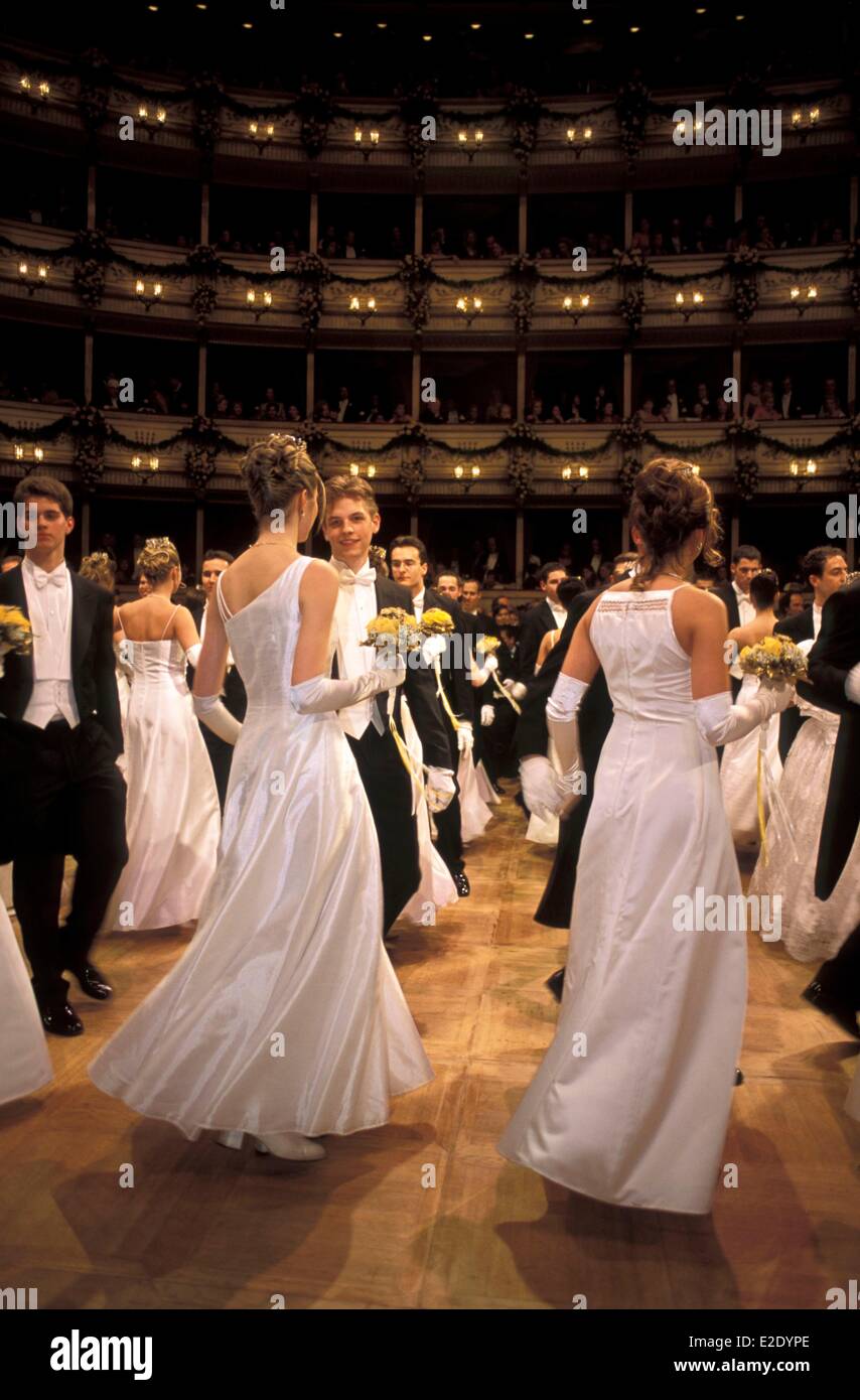 Ball dancing vienna hi-res stock photography and images - Alamy