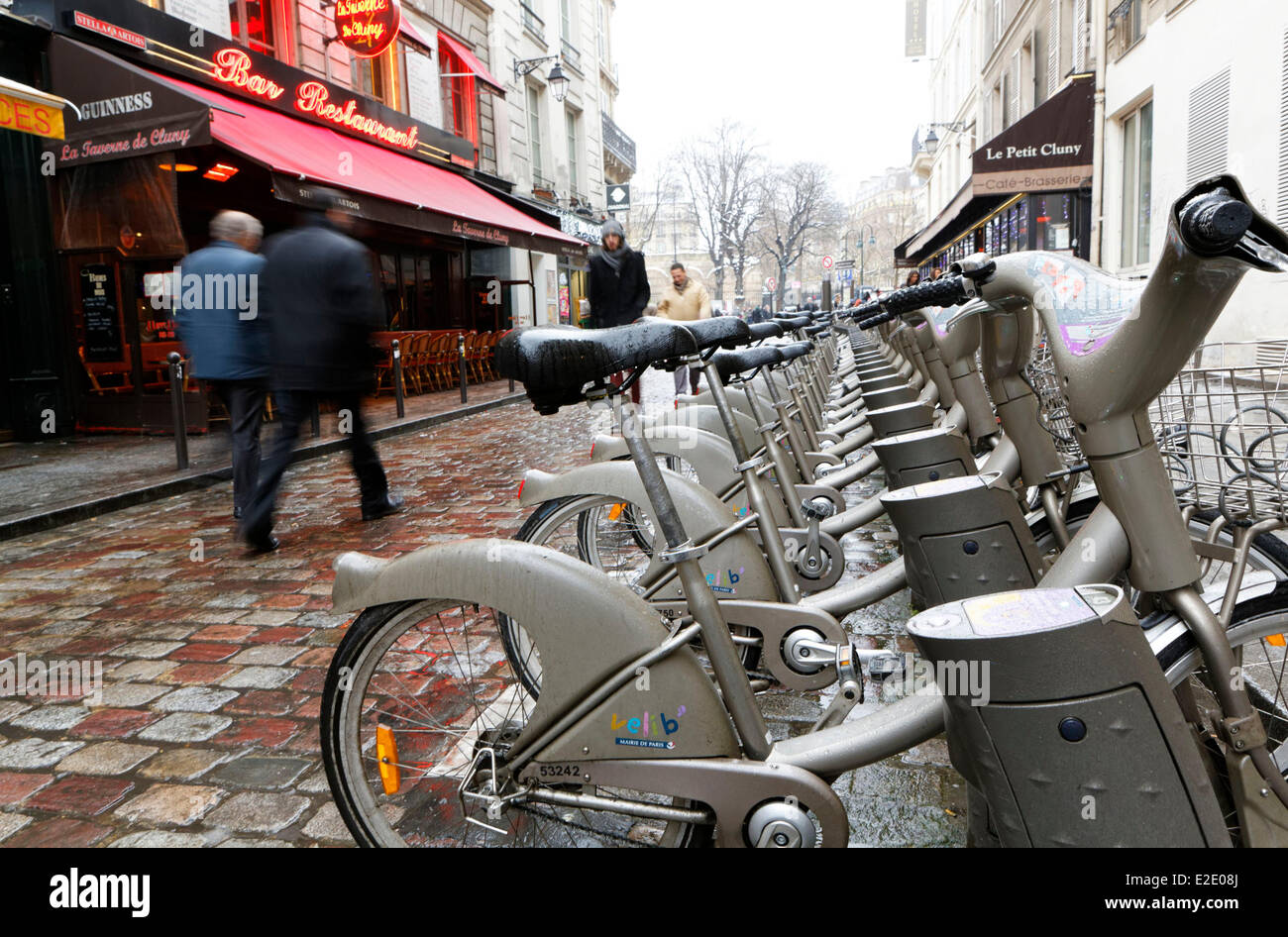 Velib station hi-res stock photography and images - Alamy